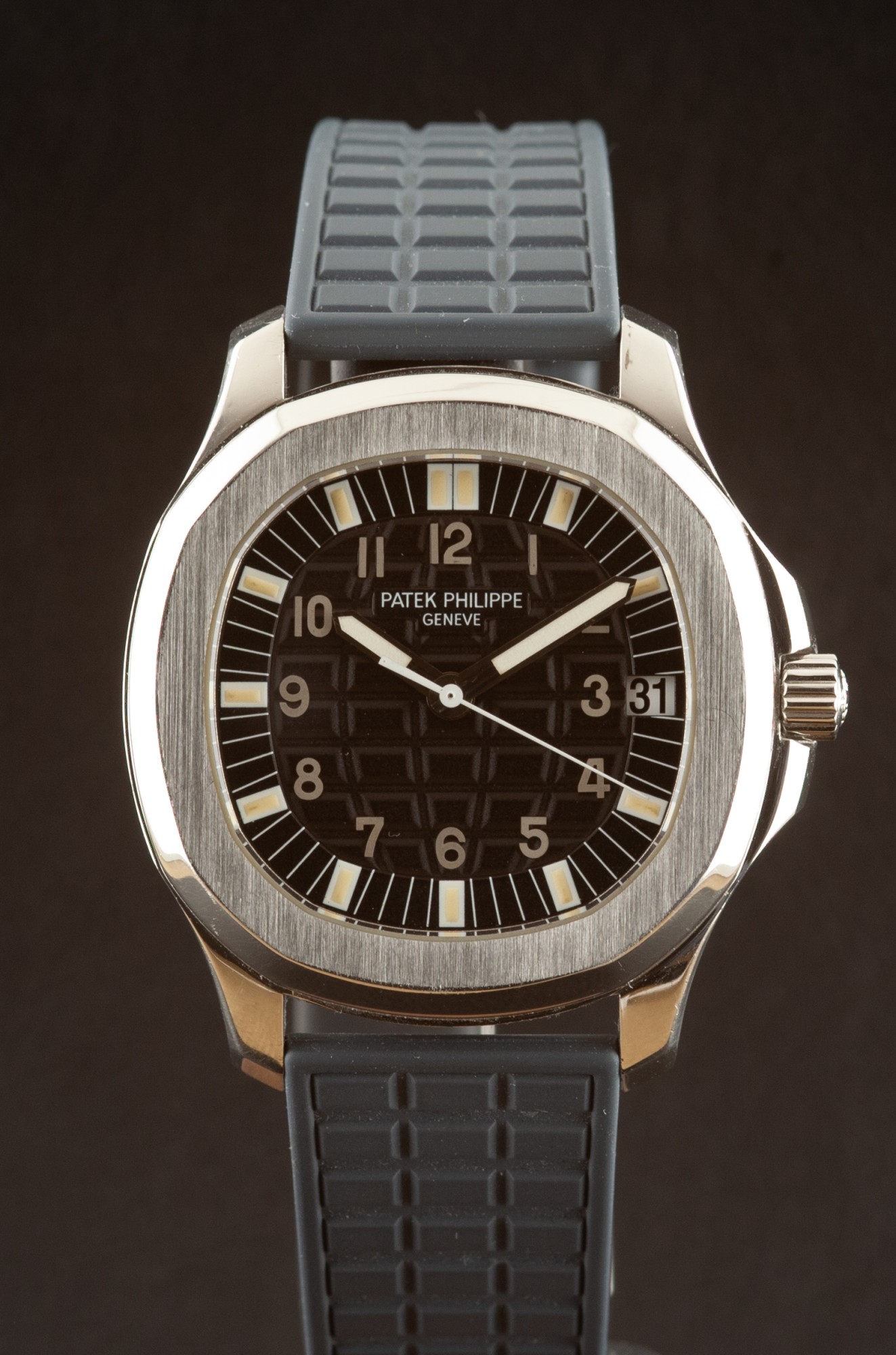 One wrist One Watch | Vintage watches, Luxury watches, Watch, Patek ...
